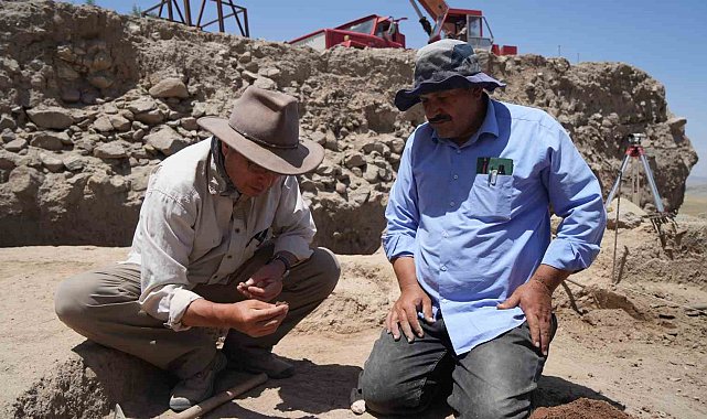 Hitit kraliyet mührü gün yüzüne çıktı, üzerindeki çivi yazısı şoke etti ...